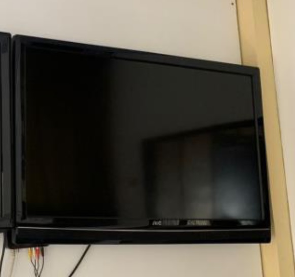 01 TELEVISOR DE 42 POLEGADAS | JE Leilões - O Melhor negócio em leilão!